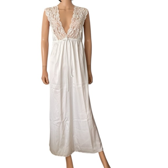 Val Mode | Intimates & Sleepwear | Vintage Val Mode White Silky Body ...